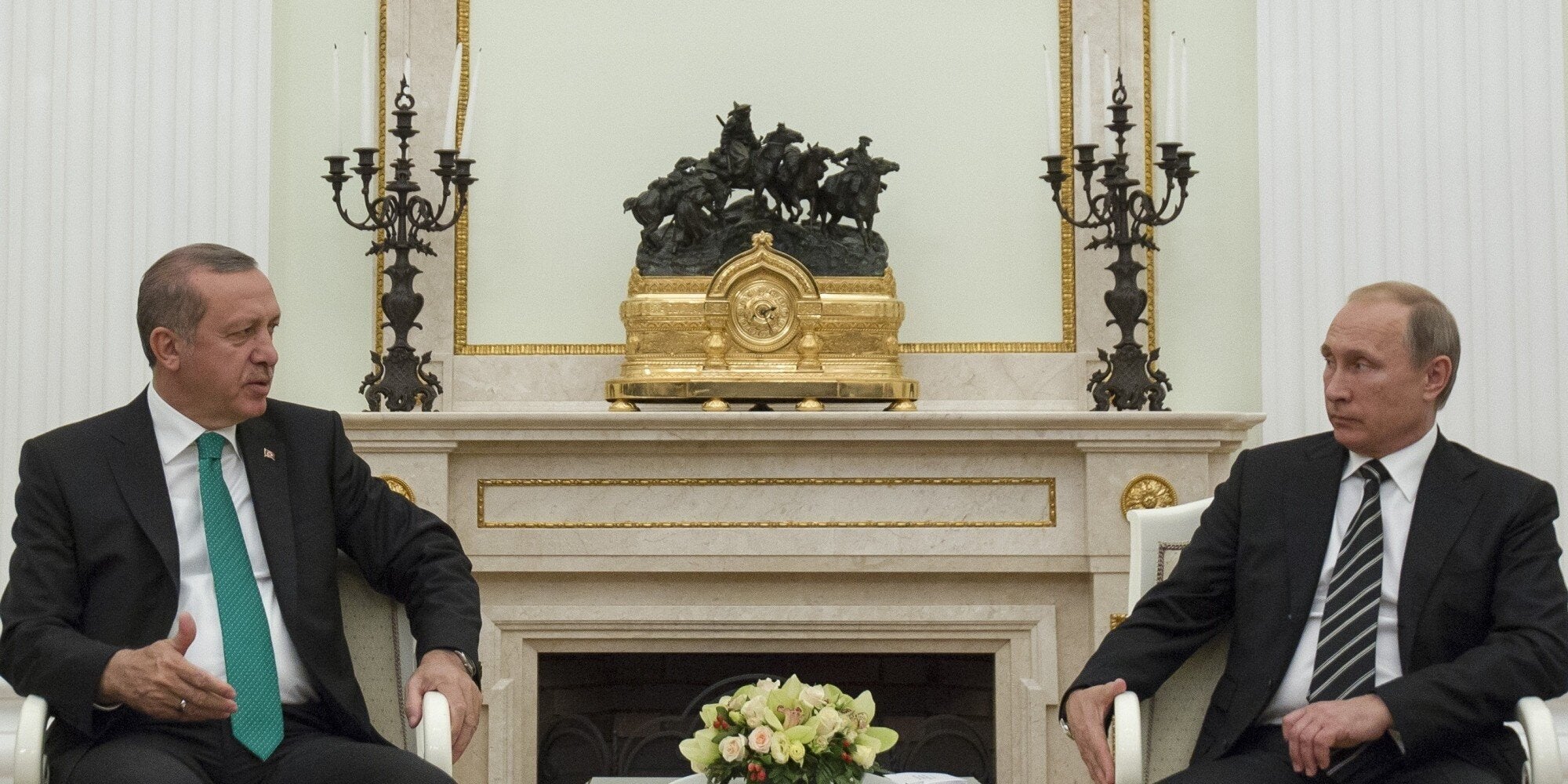 Γεωπολιτικές ακροβασίες μετά την κατάρριψη ρωσικού μαχητικού από τουρκικά F-16 στα σύνορα με τη ...