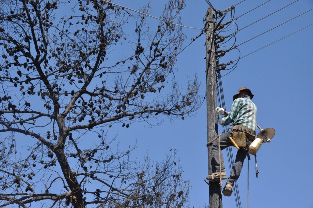 ΔΕΔΔΗΕ: Η πορεία αποκατάστασης ηλεκτροδότησης στην ανατολική Αττική ...