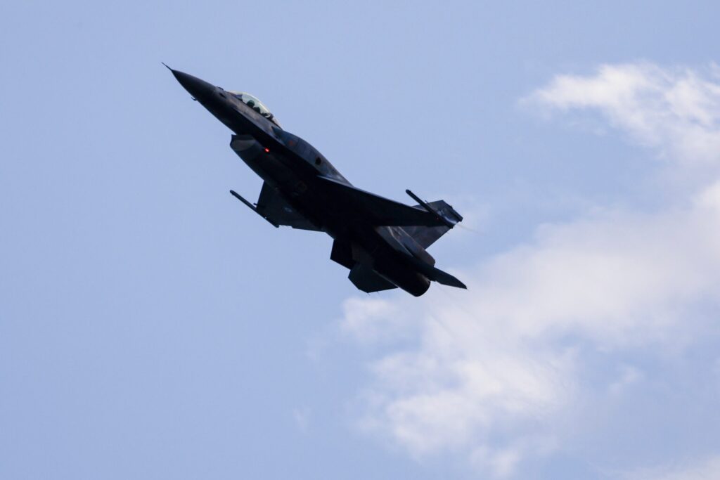 Διαμαρτυρία της αντιπολίτευσης στην Κύπρο για υπερπτήσεις ελληνικών F ...