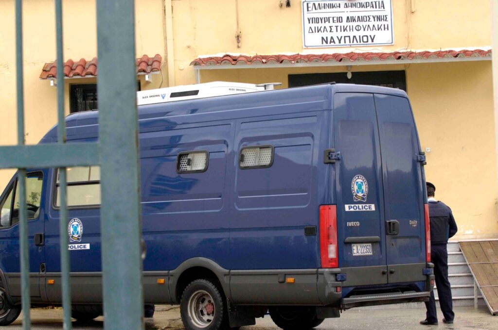 Απέδρασε απο τα δικαστήρια της Ευελπίδων 19χρονος κρατούμενος για ...