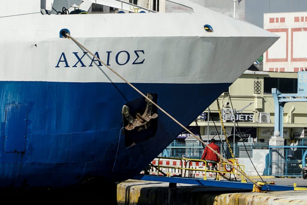 Αττική: Δεμένα τα πλοία στα λιμάνια - HuffPost - Ειδήσεις και Απόψεις ...
