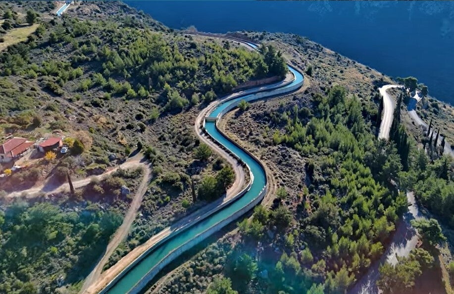 Ο δρόμος του νερού: Το γιγαντιαίο έργο υδροδότησης της Αττικής από ψηλά ...