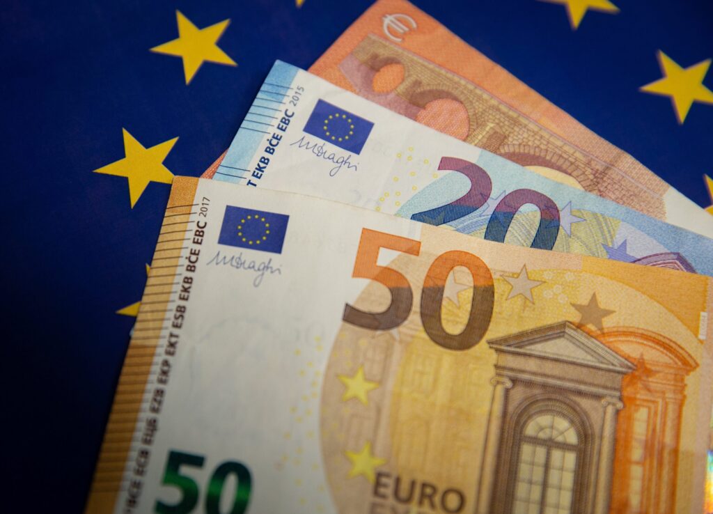 10 ετές ομόλογο: 3,5 δισ. ευρώ άντλησε το δημόσιο με μειωμένο επιτόκιο ...