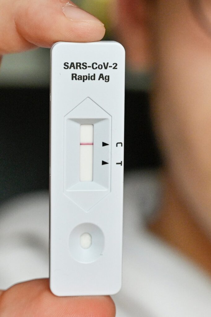 Ακριβαίνουν self test, rapid test και PCR - HuffPost - Ειδήσεις και ...