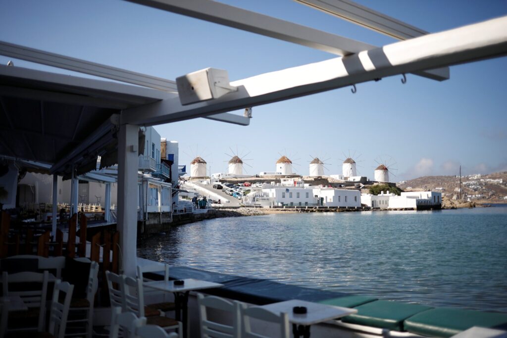 Μύκονος: Ζευγάρι Αμερικανών χρεώθηκε 800 ευρώ για 2 κοκτέιλ, μια σαλάτα ...