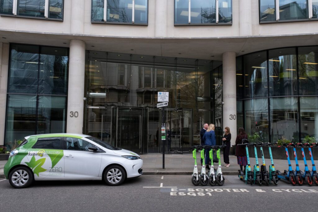 e-fuels: Από το 2035 τα αυτοκίνητα στην ΕΕ θα κινούνται με συνθετικά ...