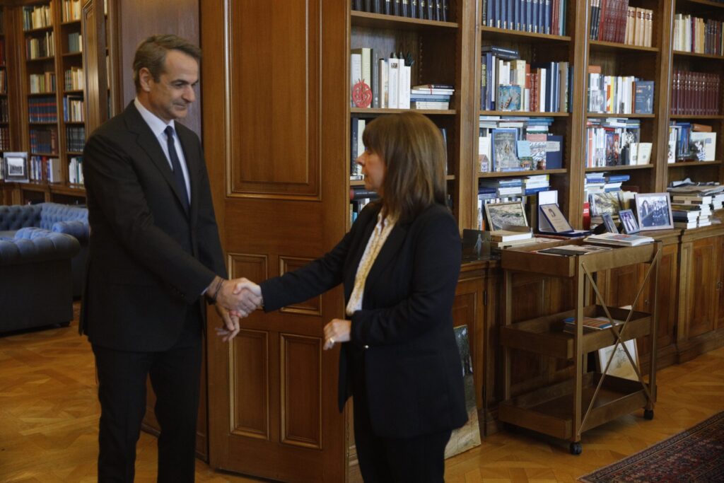 Στις 11:00 η συνάντηση του Κυρ. Μητσοτάκη με την Κ. Σακελλαροπούλου για ...
