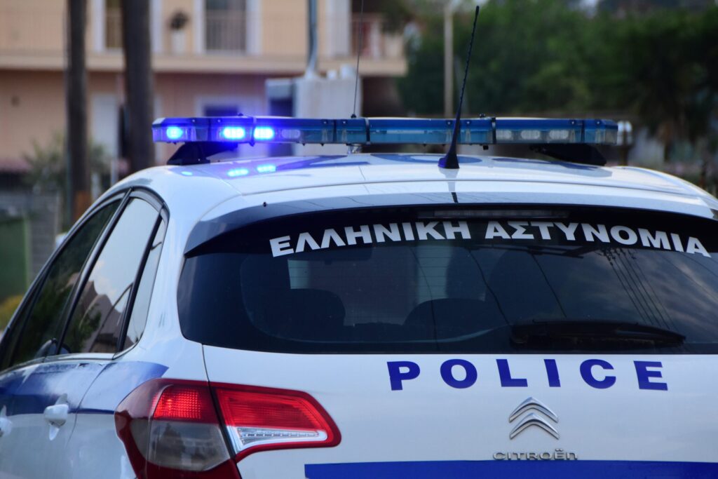 Γλυφάδα: Ζευγάρι ληστών έσυρε στον δρόμο 85χρονη για να αρπάξουν την ...