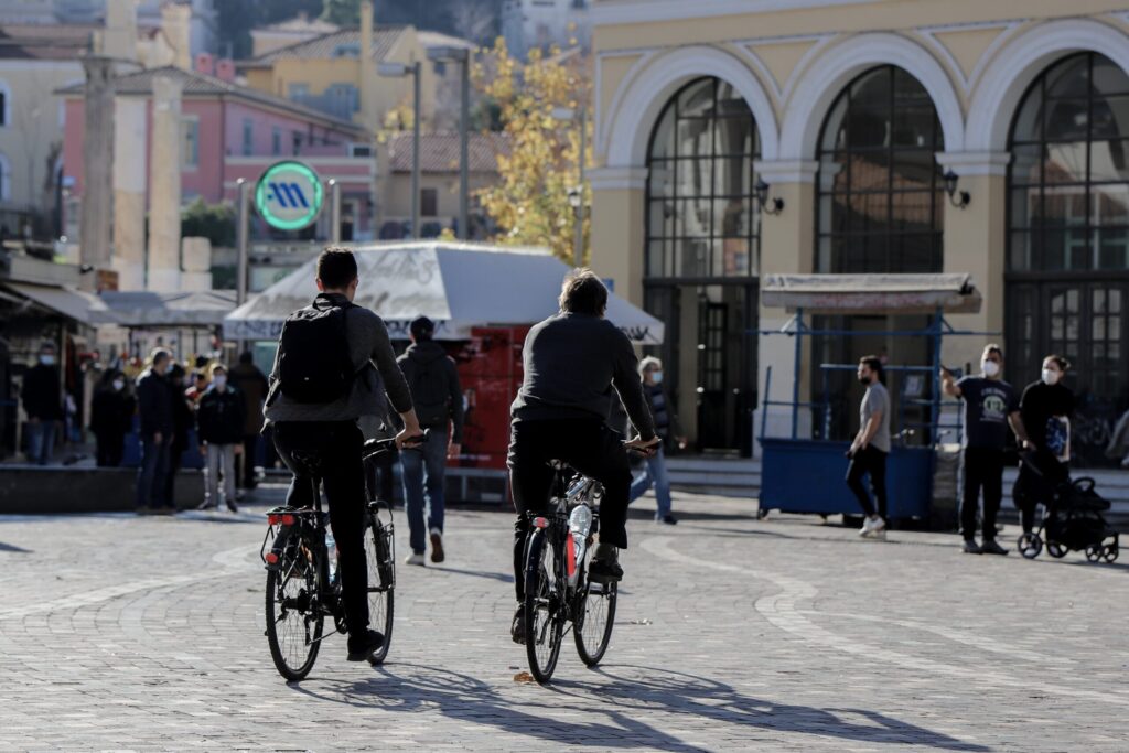 Μοναστηράκι: 16χρονοι αλλοδαποί απειλούσαν να κόψουν κεφάλια - Δύο ...