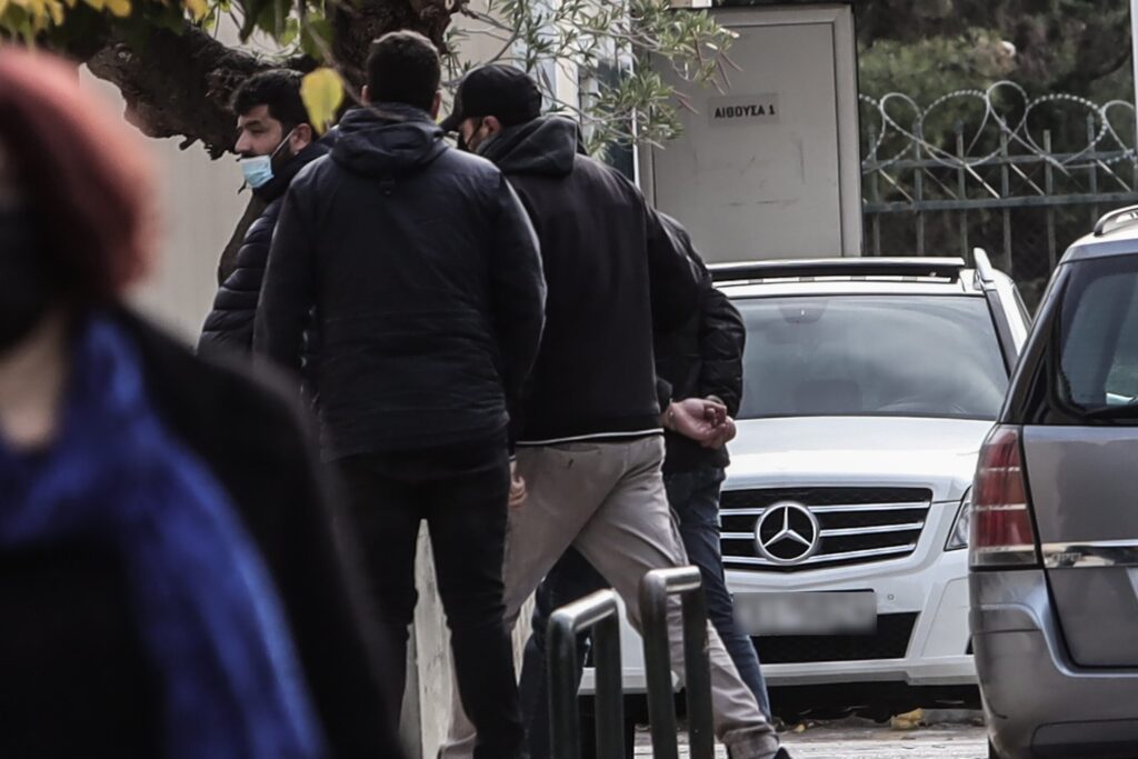 Κολωνός: «Καταπέλτης» ο εισαγγελέας για την μητέρα της 12χρονης ...