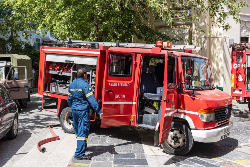 Πυρκαγιές: Καίει ακόμη η φωτιά στην Άνδρο - Αναζωπυρώσεις σε Έβρο ...