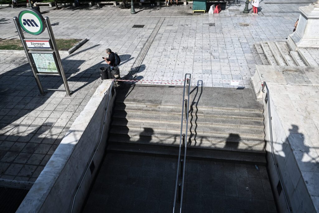 Αναστέλλεται η απεργία σε μετρό, τραμ και Ηλεκτρικό - HuffPost ...