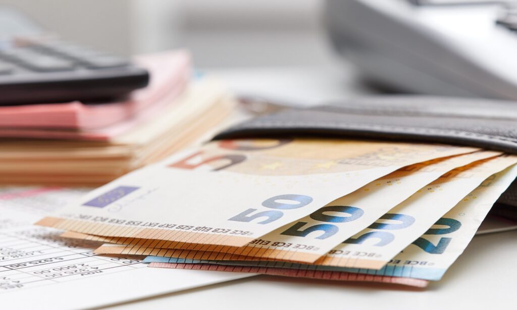Εκτακτο επίδομα αλληλεγγύης: Ποιοι το δικαιούνται, πόσα θα πάρουν ...