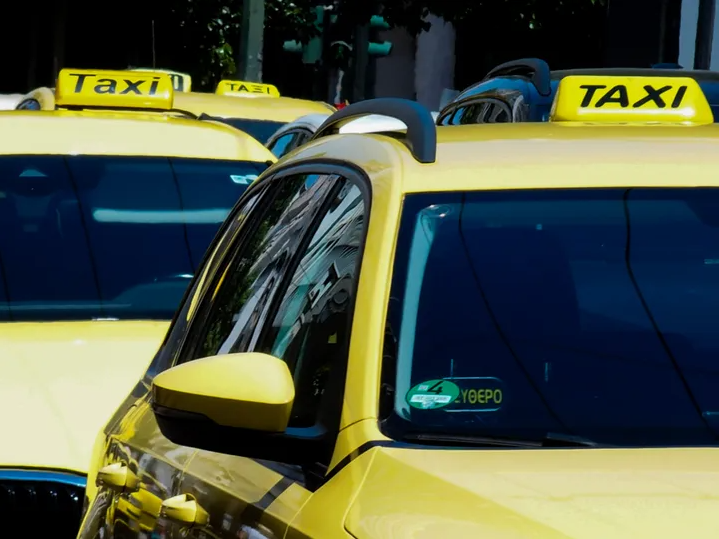 ΣΑΤΑ: Χωρίς ταξί και σήμερα, Πέμπτη, η Αττική - HuffPost - Ειδήσεις και ...