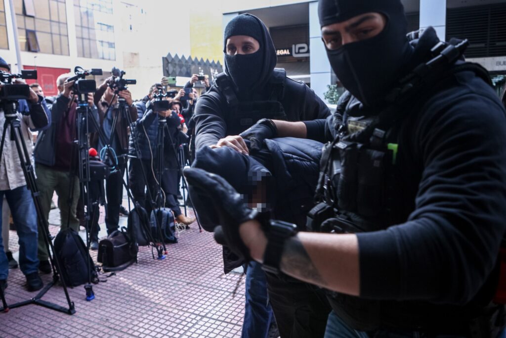 Επεισόδια Ρέντη: Στον ανακριτή ο 18χρονος - Συνεχίζονται οι έρευνες για ...