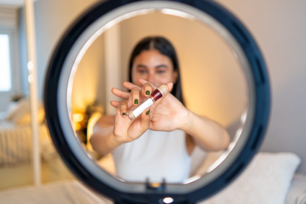 Στο μικροσκόπιο της ΕΕ οι influencers - Στη λίστα 20 Ελληνες, τι ...