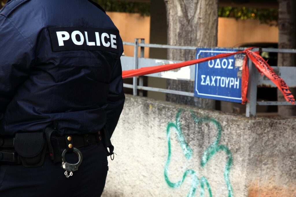 Θεσσαλονίκη: Τον απείλησαν με πιστόλι και χειροβομβίδα για υποτιθέμενο ...