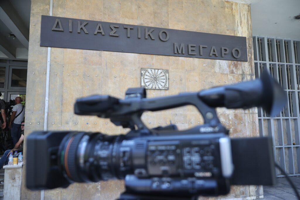 Θεσσαλονίκη: 28χρονη κρεμάστηκε στο μπαλκόνι για να γλιτώσει από τον ...