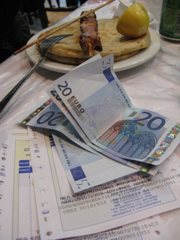 Οι καταναλωτές γυρνούν την πλάτη στο fast food που γίνεται ασύμφορo ...