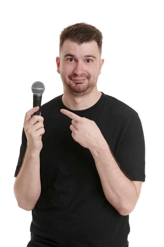 Βαγγέλης Μουλαράς: Ενας stand up κωμικός που ψάχνει ισορροπία μεταξύ ...