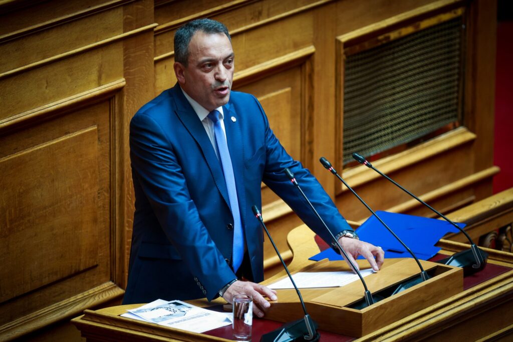 Στους 5 από αρχικά 12 οι βουλευτές της ΚΟ των «Σπαρτιατών» - HuffPost ...