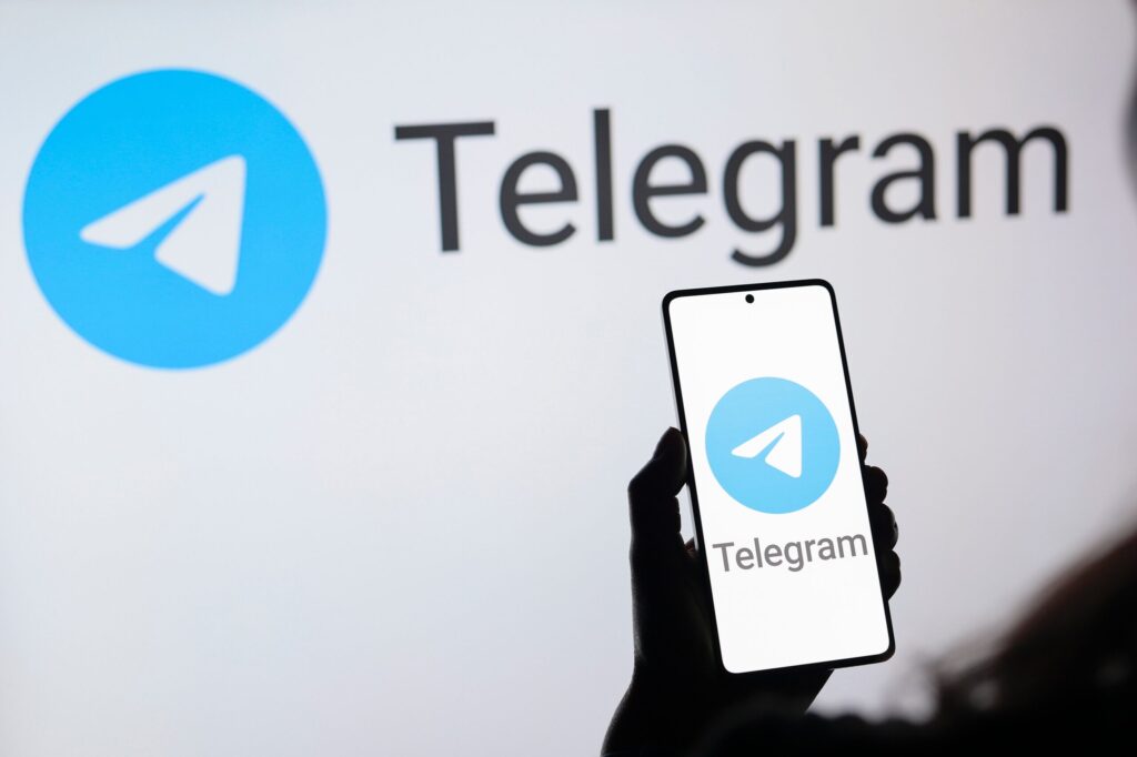 Ρωσία: «Έπεσαν» το WhatsApp και το Telegram- για κυβερνοεπίθεση μιλούν ...