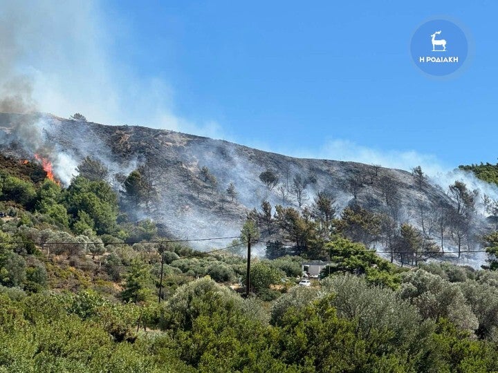 Φωτιά σε δασική περιοχή της Ρόδου – Μήνυμα απο το 112 - HuffPost ...