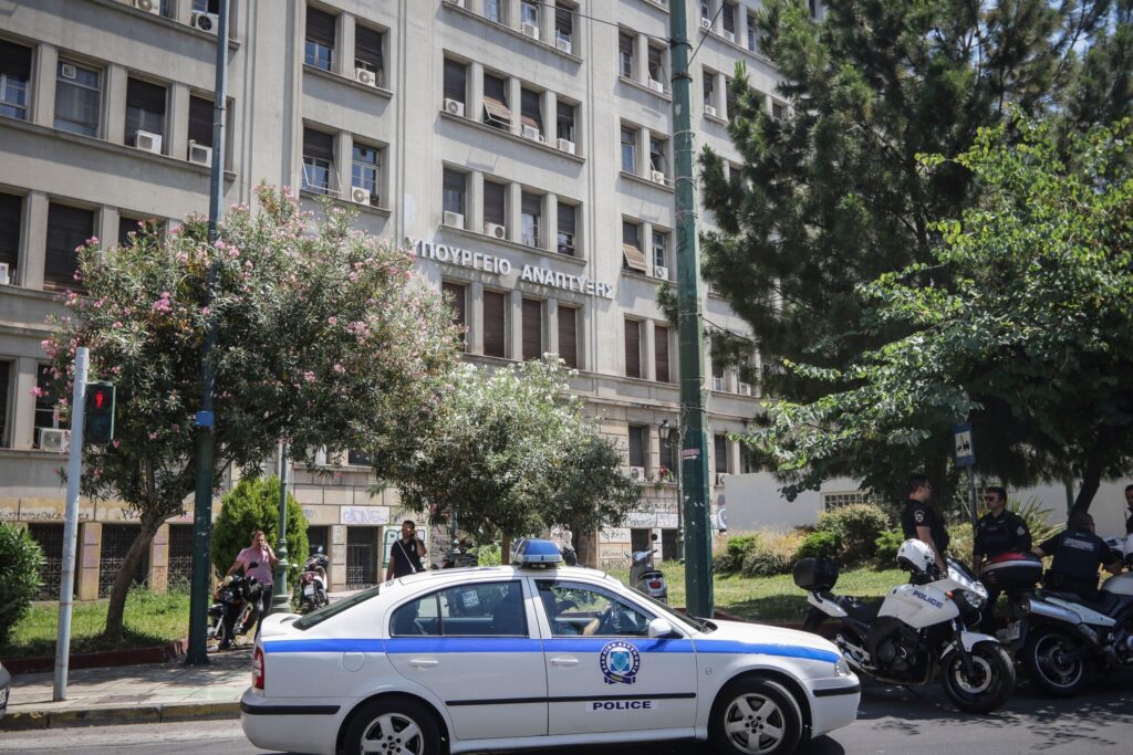 Θρασύτατη διάρρηξη σε 2 υπουργεία στο κέντρο της Αθήνας - Εκλεψαν 30 ...
