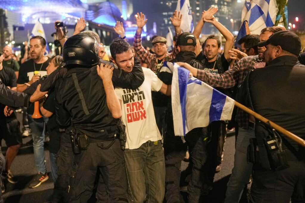 Ισραήλ: Χιλιάδες διαδηλωτές στους δρόμους του Τελ Αβίβ - Οργή για την ...