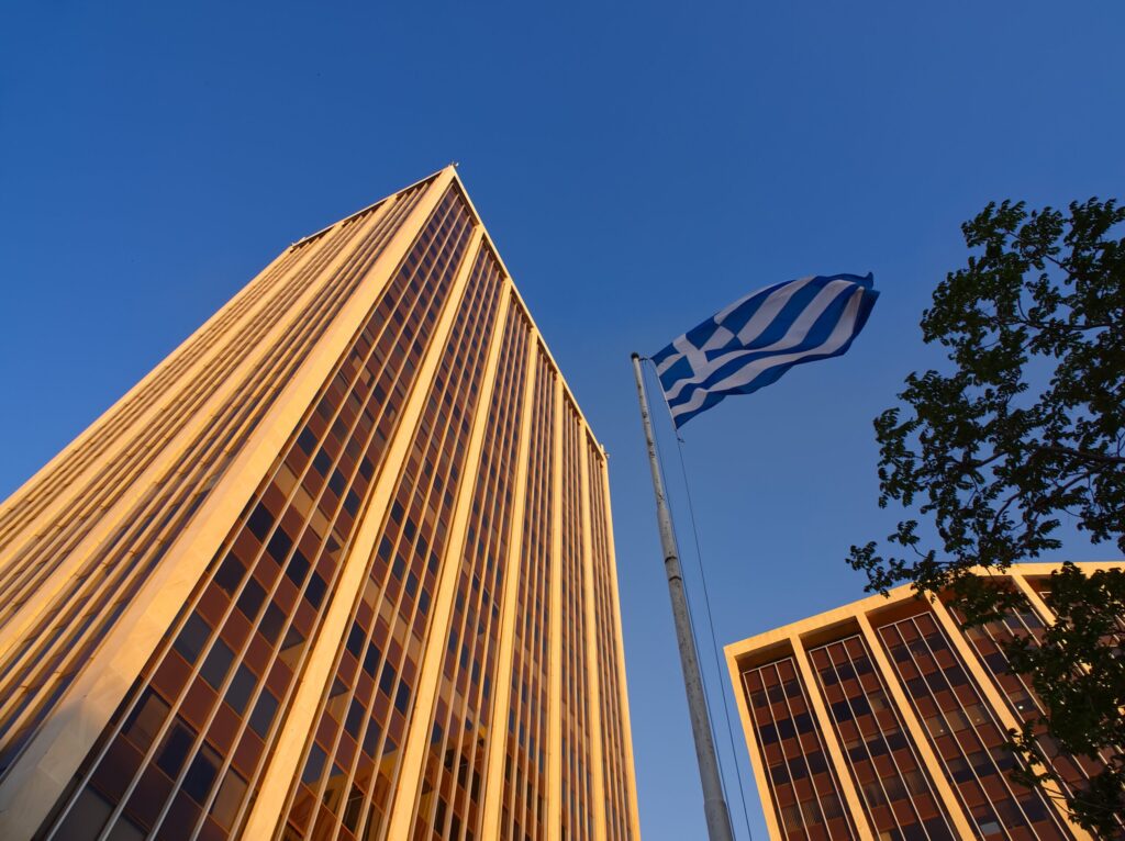 Εκτιμήσεις για την πορεία της Ελληνικής Οικονομίας το 2025 - HuffPost ...