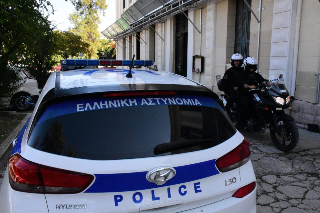 Επεισοδιακή καταδίωξη: 19χρονος έκανε τον «γύρο της Αθήνας» για να ...