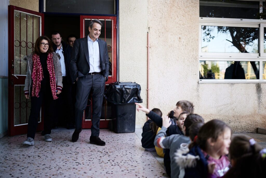 Μητσοτάκης: 350 εκατ. ευρώ για βελτίωση σχολικών υποδομών - HuffPost ...