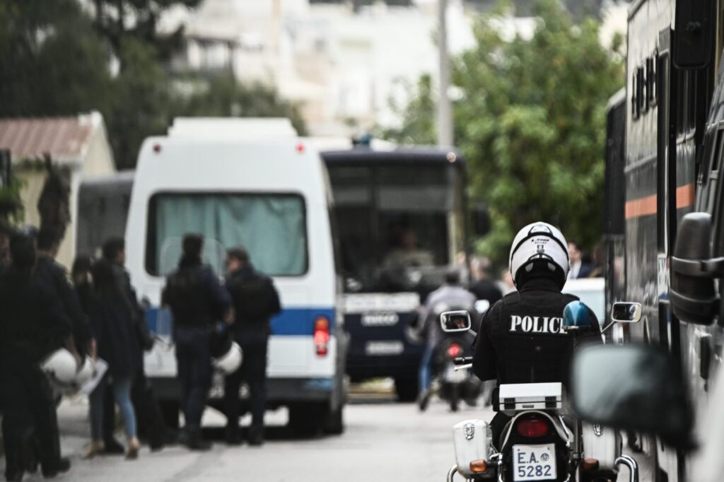 Εδεσσα: Αγριο οπαδικό ξύλο για ένα γκράφιτι - 3 τραυματίες και 5 ...