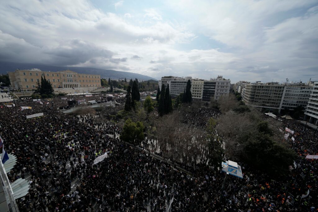 Η ζητούμενη “επανάσταση των γαρυφάλλων” και οι εχθροί της - HuffPost ...