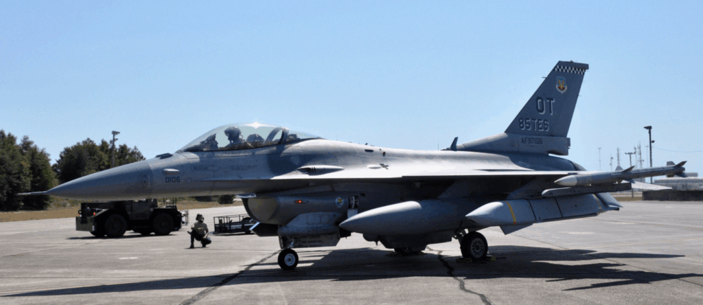 «Φονιάς» πλοίων το F-16: Αποκτά πύραυλο που βυθίζει στόχους από πολύ ...