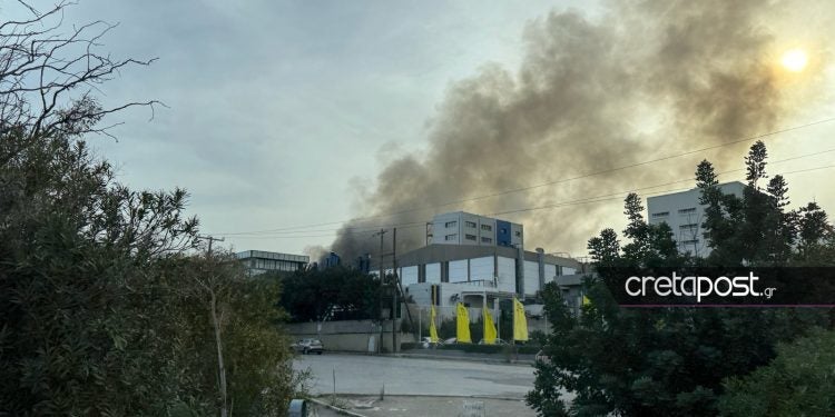 Ηράκλειο: Υπό έλεγχο η πυρκαγιά σε βιομηχανία επίπλων - Πάνω από 100 ...