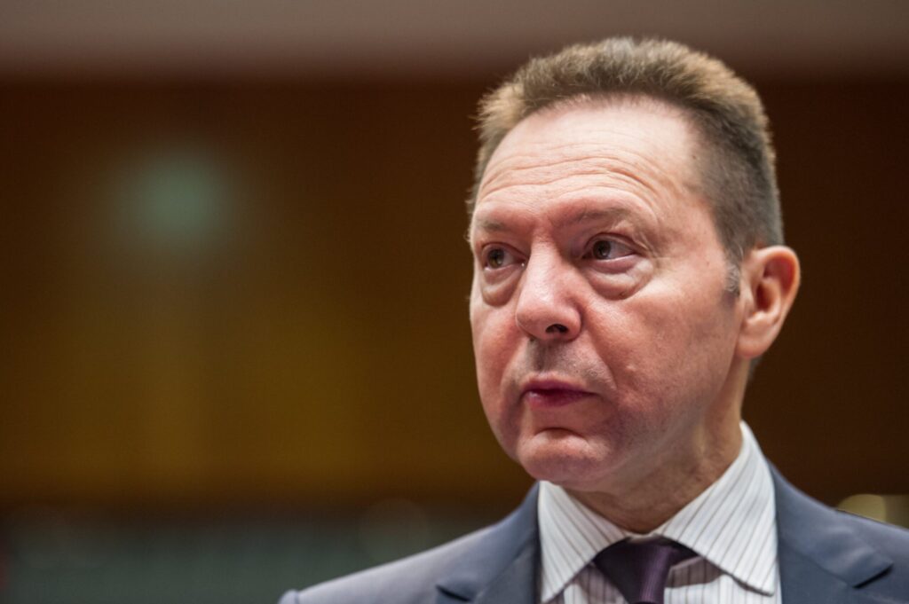 Στουρνάρας στους FT: Η ευρωζώνη βρίσκεται αντιμέτωπη με ένα σοκ από ...