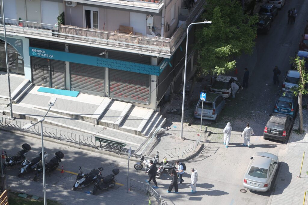 Θεσσαλονίκη: Βίντεο-ντοκουμέντο από τη στιγμή της έκρηξης βόμβας έξω ...