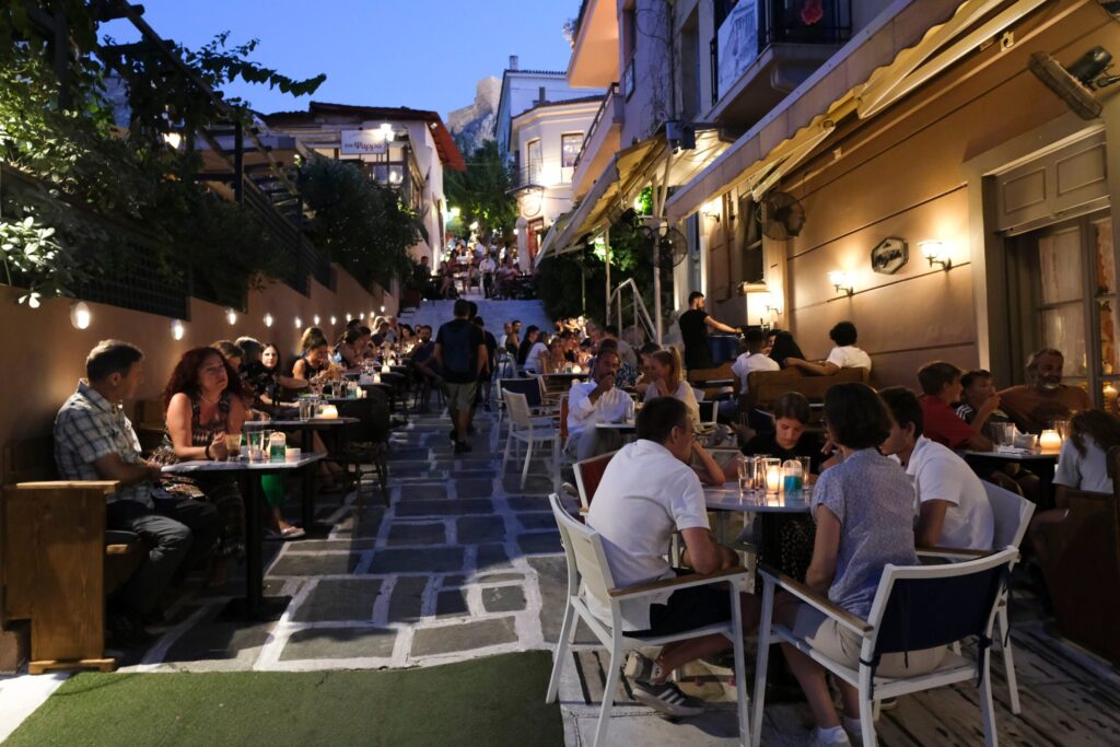 Eurostat: Στον «πάτο» της Ευρώπης τα εισοδήματα των Ελλήνων παρά την ...