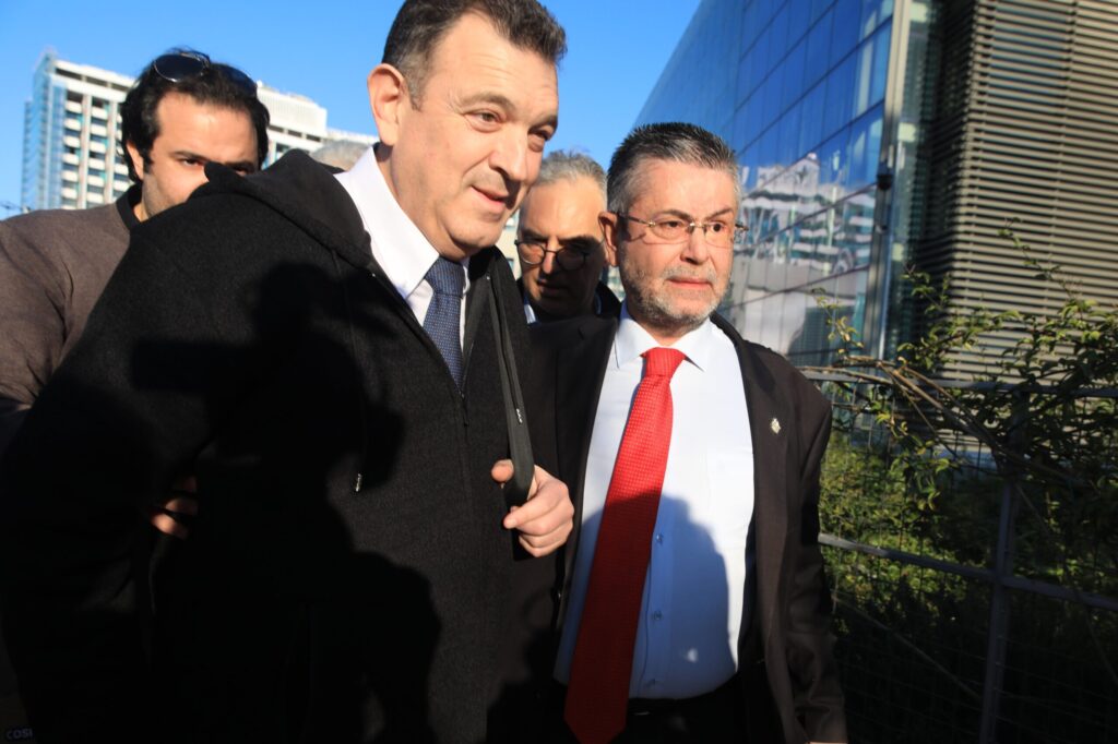 Ο Παπαδόπουλος επιμένει: Μήνυση κατά πάντων για τα εκθέματα της ...
