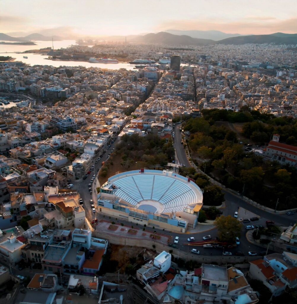 Βεάκειο Θέατρο Πειραιά: Εναρξη με δύο δωρεάν συναυλίες - HuffPost ...