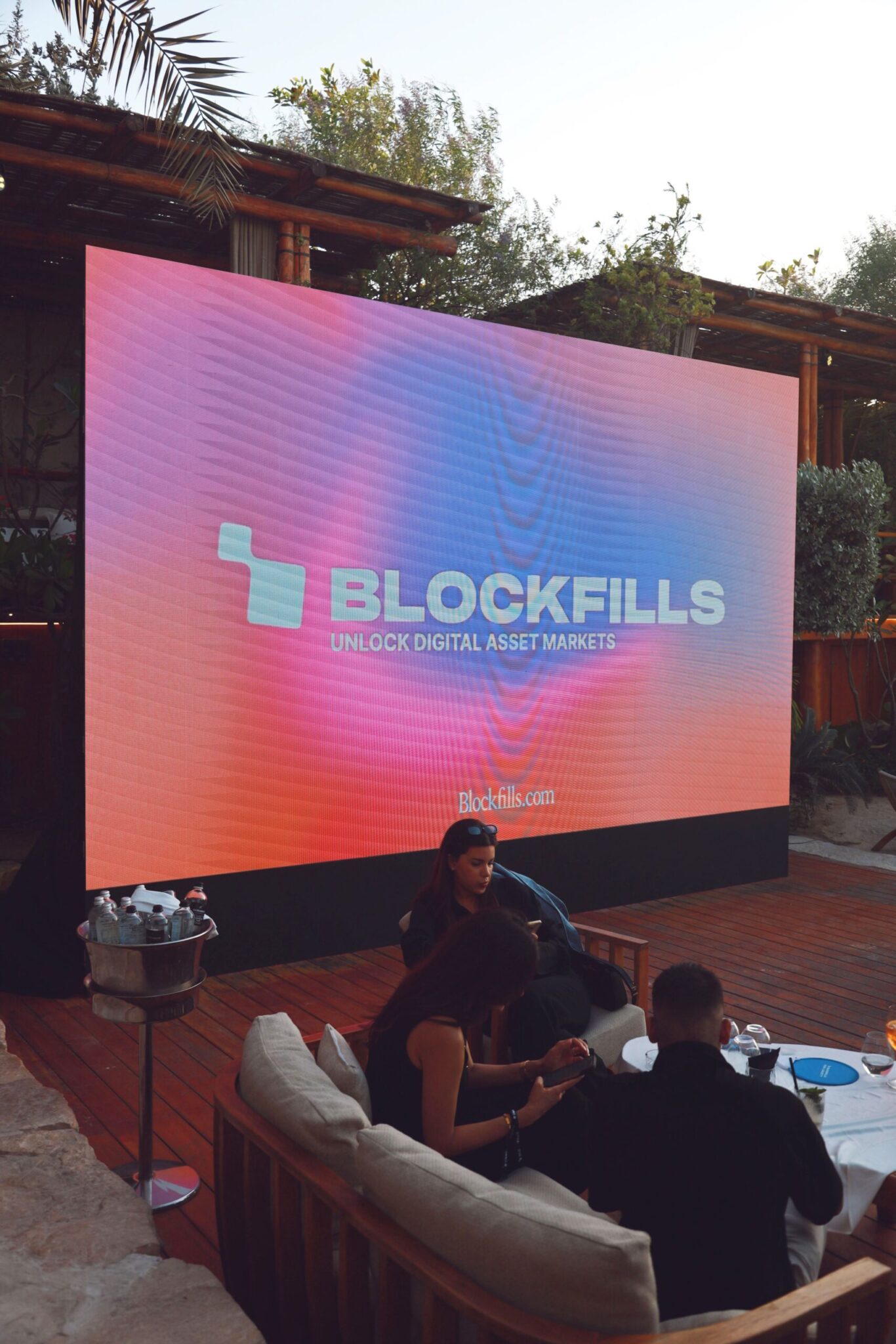 Εντυπωσιακό πάρτι της BlockFills στο TOKEN2049 στο κοσμοπολίτικο ...