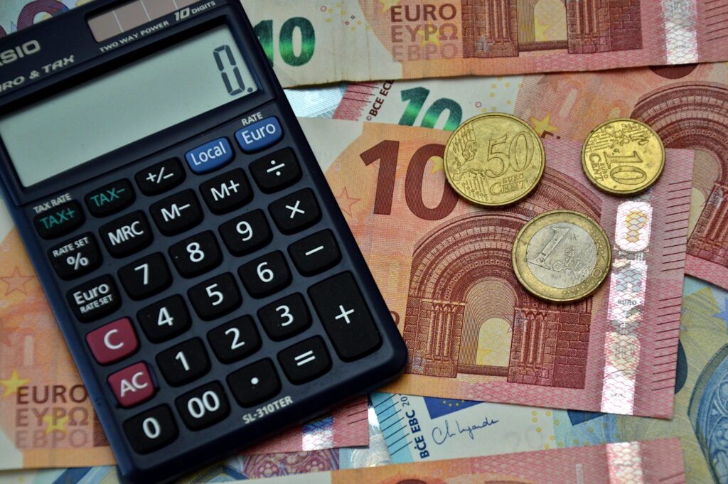 Ληξιπρόθεσμα: Απλήρωτοι φόροι 3 δις στο πρώτο 4μηνο - 2 εκατ. πολίτες ...