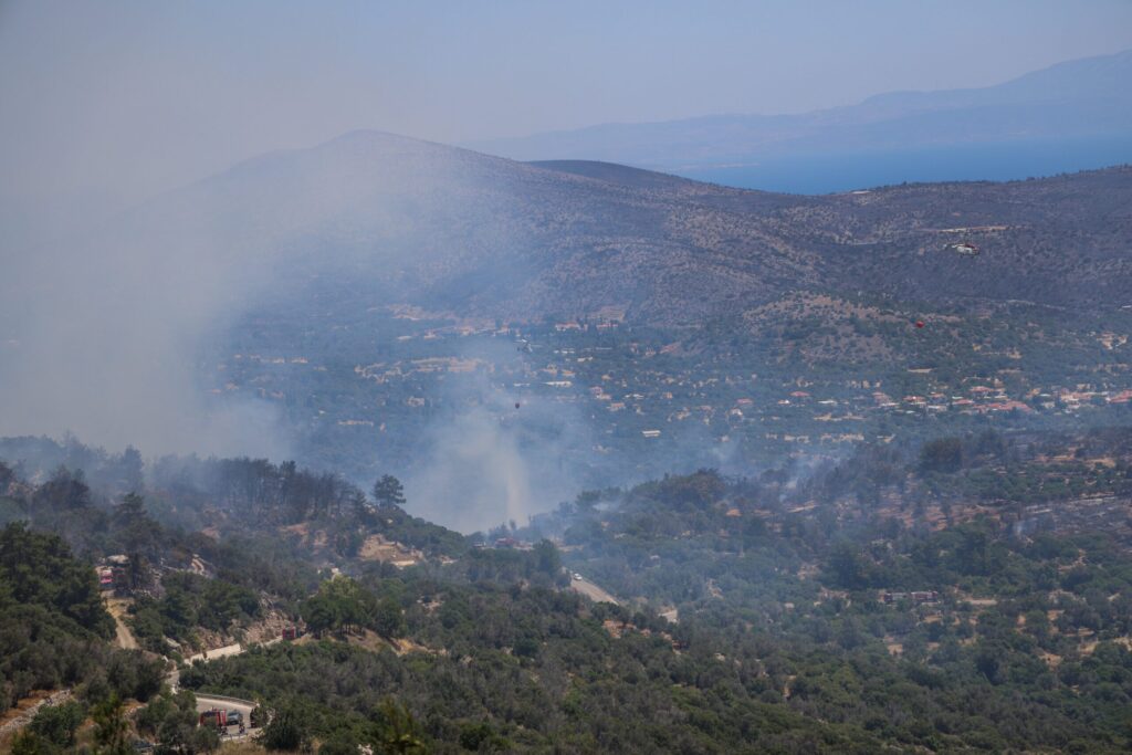 Χίος: Καλύτερη η εικόνα στο νησί - Περιορίστηκαν τα ενεργά μέτωπα της ...