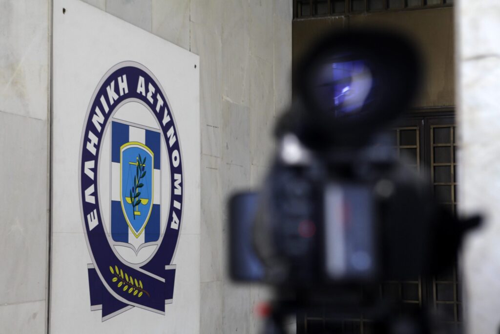 Χειροπέδες σε πρώην αστυνομικό - συνεργάτη ναρκεμπόρων και ...