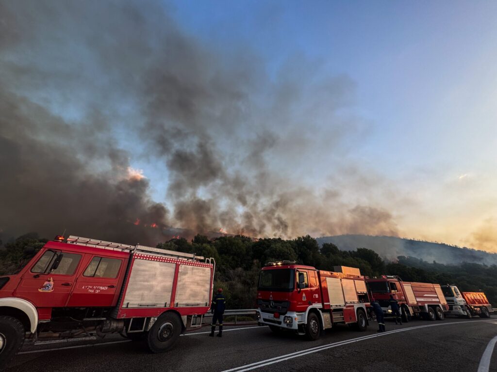 Υπό μερικό έλεγχο η φωτιά στον Μαραθώνα – Μήνυμα 112 στους κατοίκους ...