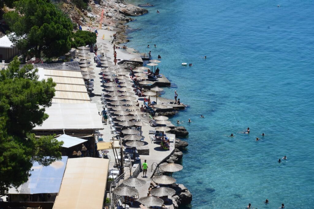 ΑΑΔΕ: Ελεγχοι και με drones σε παραλίες - Σαφάρι σε ταβέρνες και ...