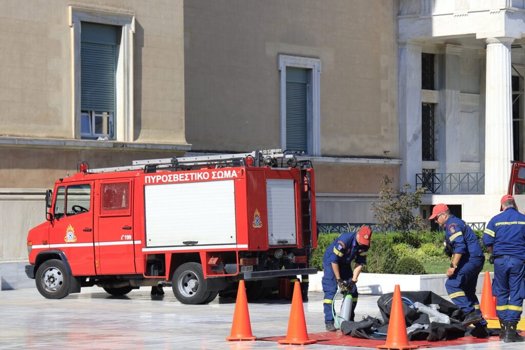 Υποπτος φάκελος με σκόνη στη Βουλή: Τι δείχνει η πρώτη έρευνα ...