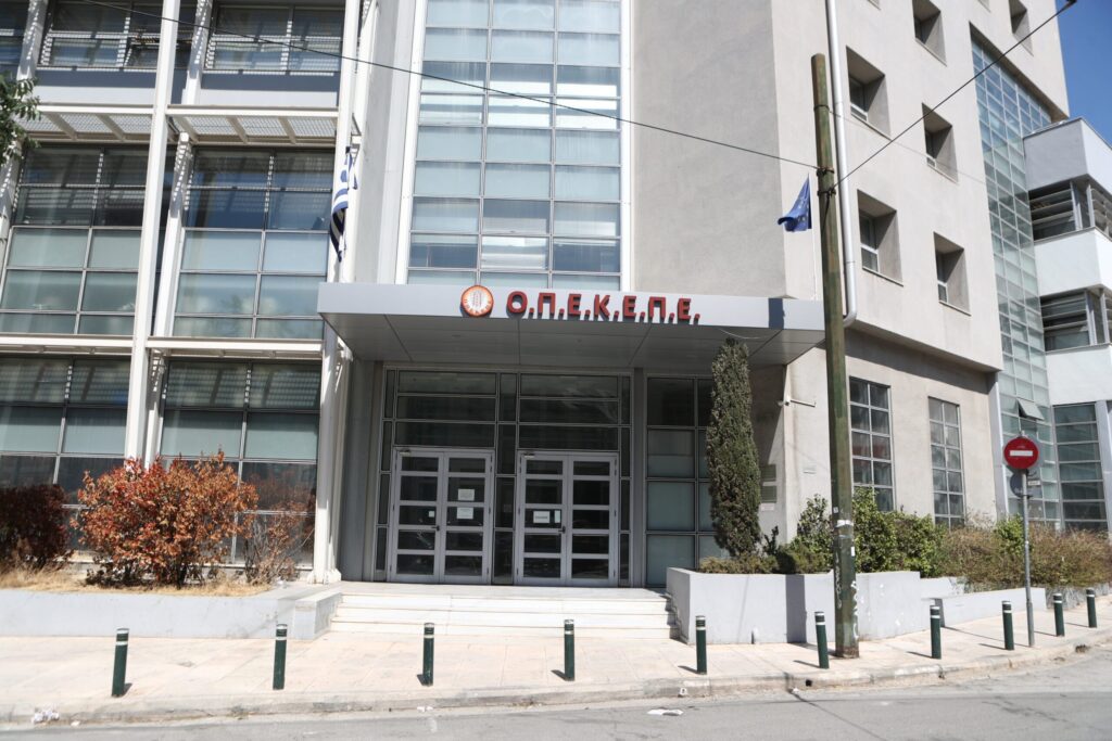 Έφοδος της Δίωξης Οικονομικού Εγκλήματος στον ΟΠΕΚΕΠΕ παρουσία του ...