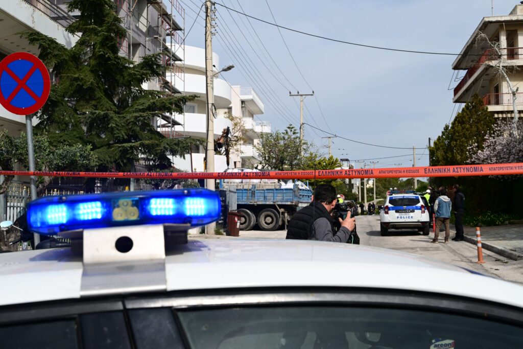 Φρίκη στο Ιλιον: Ελουσαν με αντισηπτικό 16χρονο και του έβαλαν φωτιά ...